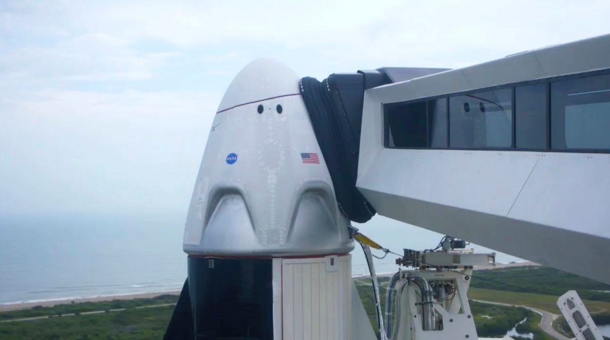 Astronautas de la NASA abordan el cohete de SpaceX y se alistan para un ...